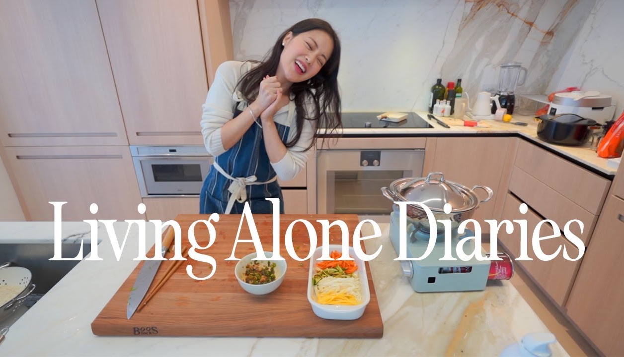 【231214精制中英字幕】Michelle Choi｜独居日记｜通过烹饪和看电视来躲避寒冷，在纽约度过舒适的假期-查理糯米盒-查理糯米盒-哔 ...