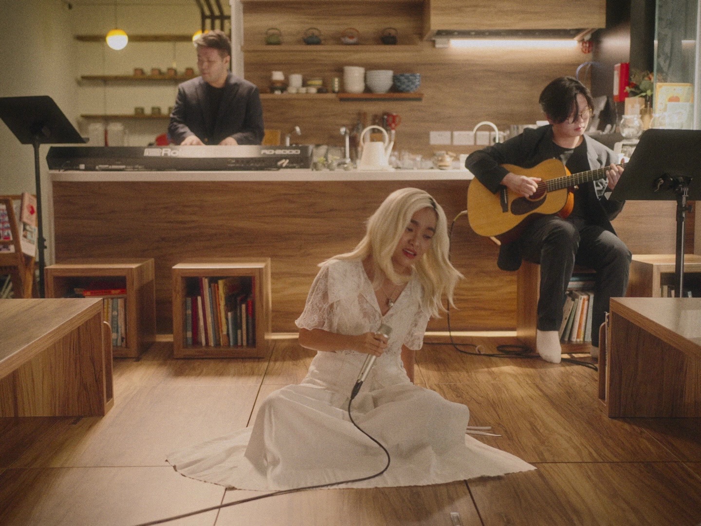 moon tang - 趁你旅行時搬走 ☽ live session 【小日子｜Love Song｜回憶半分鐘｜巴黎沒有摩天輪｜多得他】-是爱 ...