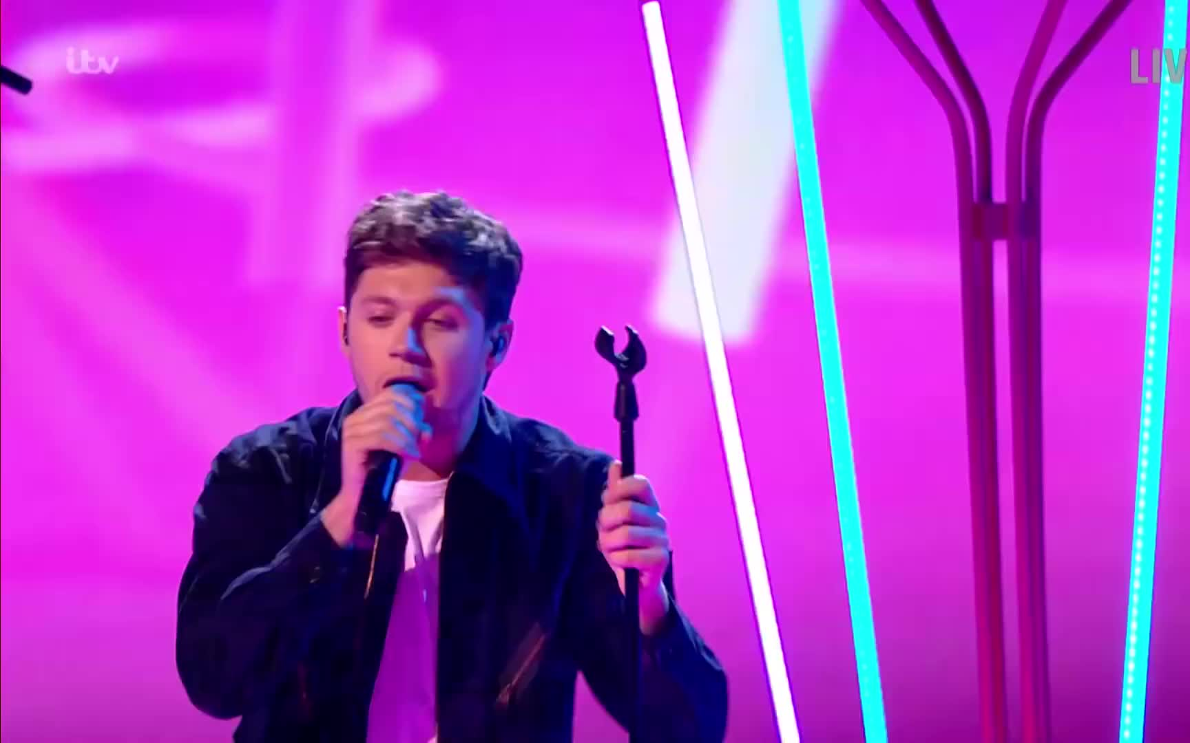 【Niall Horan】【1080p】做客The Voice Kids UK 2017表演Slow Hands_哔哩哔哩_bilibili