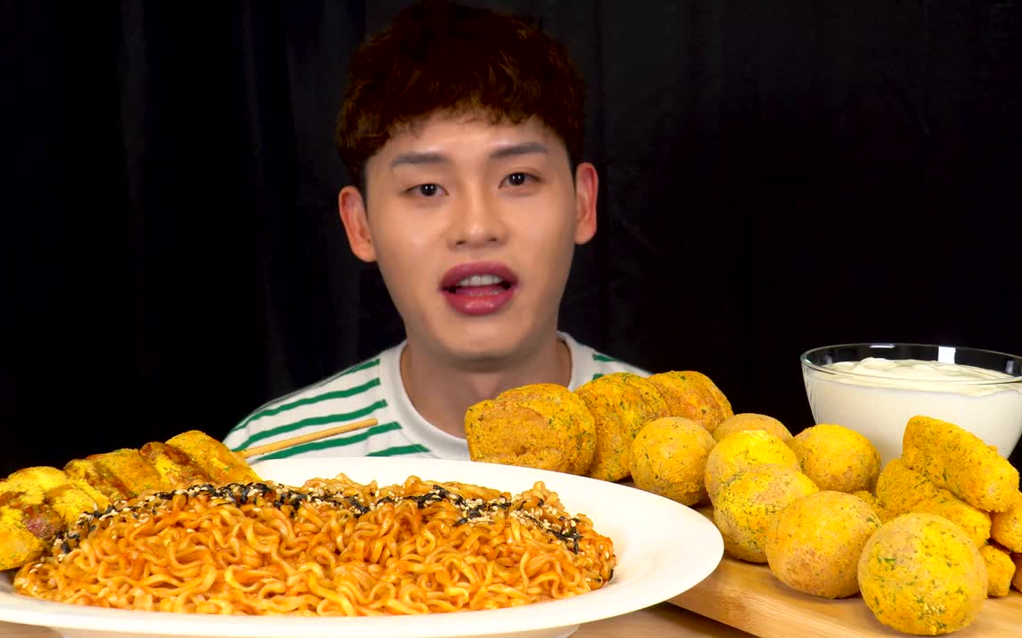 【Bonggil】奶酪玉米拉面和油炸食物依旧是酱达人的一餐_哔哩哔哩_bilibili