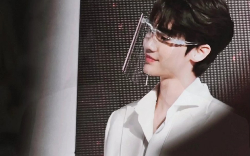 DewⅡ“说实话 他真的好乖啊 牵牵手就能拐走的程度”_哔哩哔哩_bilibili