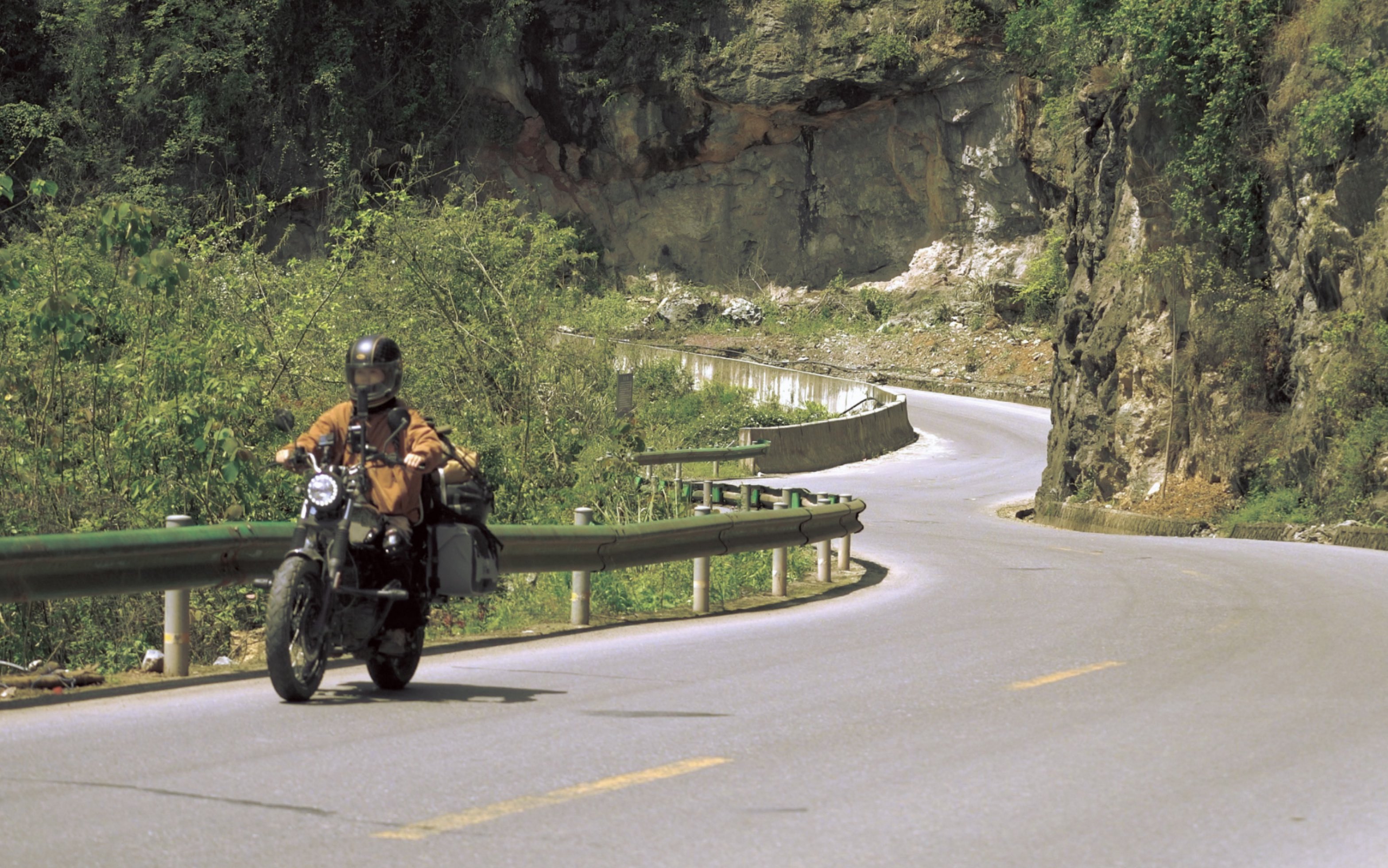 只要敢出发，世界一定不会辜负你，摩旅在路上的第二年，一年前的我不敢想象能走这么远-山肆十四-山肆十四-哔哩哔哩视频