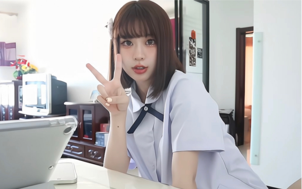 一段vx收藏夹发现的自拍视频…拍摄于2022.8.8 给好朋友过生日之前-miniiiiii_左左-miniiiiii_左左-哔哩哔哩视频