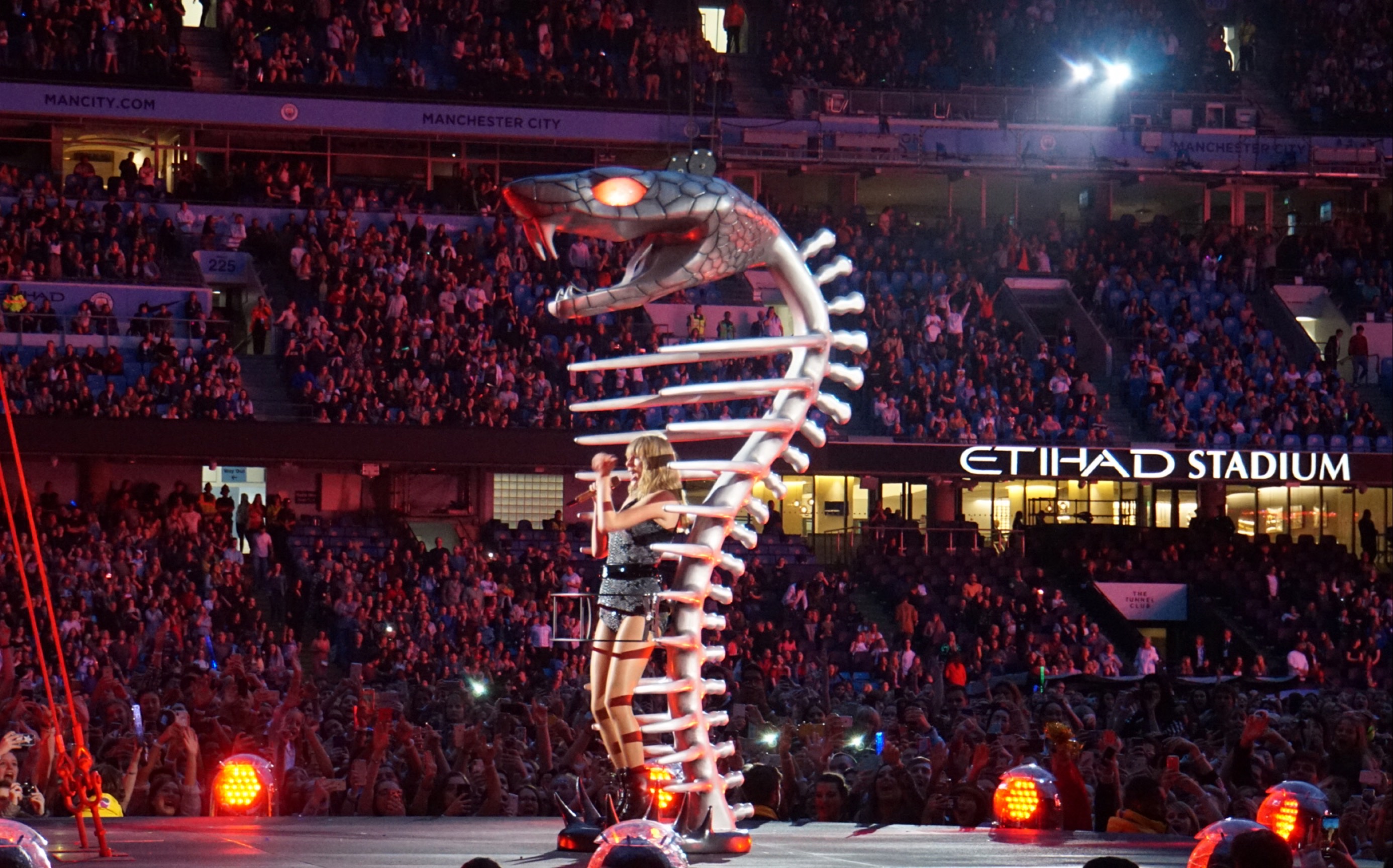 【Taylor Swift】REP演唱会 Bad Blood+Should've Said No混编 超燃现场_哔哩哔哩 (゜-゜)つロ 干杯 ...