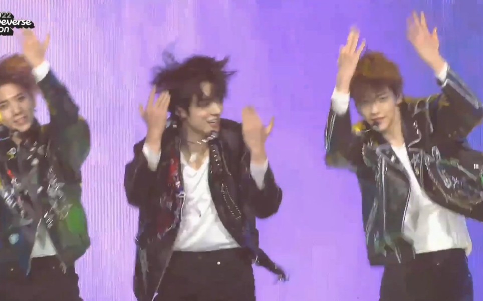 【TXT】211231 嗨翻全场Magic改编版跨年舞台Weverse演唱会_哔哩哔哩_bilibili