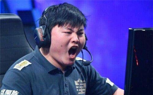 UZI的第一个LPL团体冠军！_哔哩哔哩 (゜-゜)つロ 干杯~-bilibili