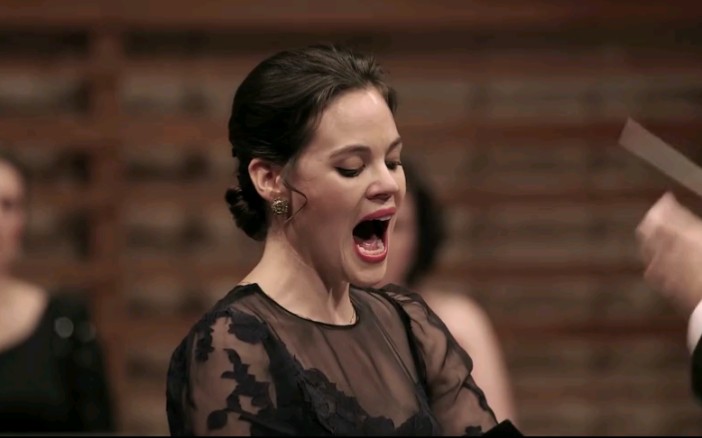 Regula Mühlemann performs Mozart c-Moll Messe - Et incarnatus est_哔哩哔哩 ...